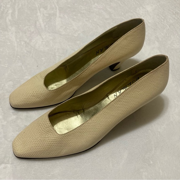 Delman | Shoes | Vintage Delman Cream Kitten Heels | Poshmark